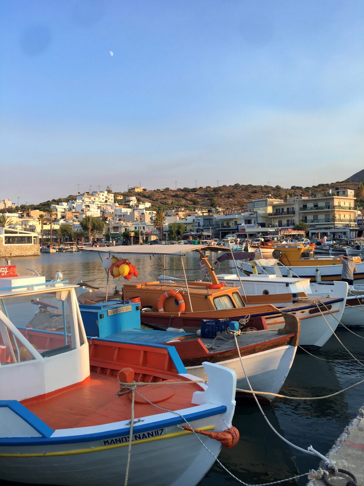 Ελούντα Λασιθίου Κρήτης : το λιμανάκι , το χωριό, οι αλυκές